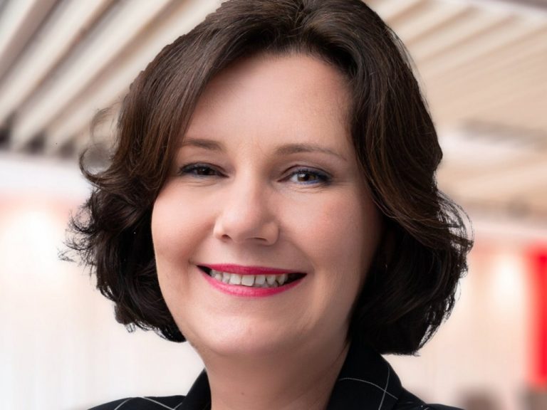 Lisa Pierce retiring from Air Canada after 40 year career - TravelPress